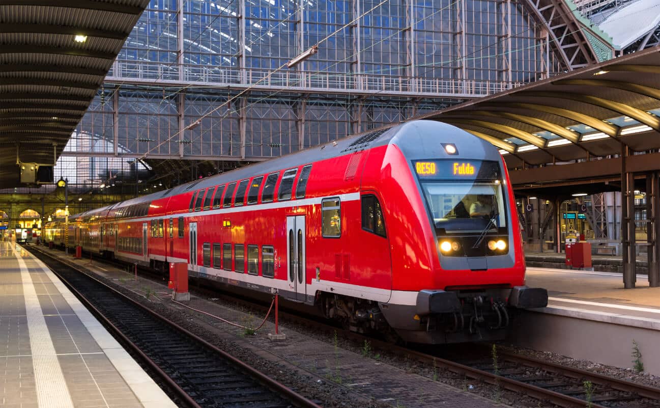 Locomotive vs Train: What's the Difference in Rail Transport?